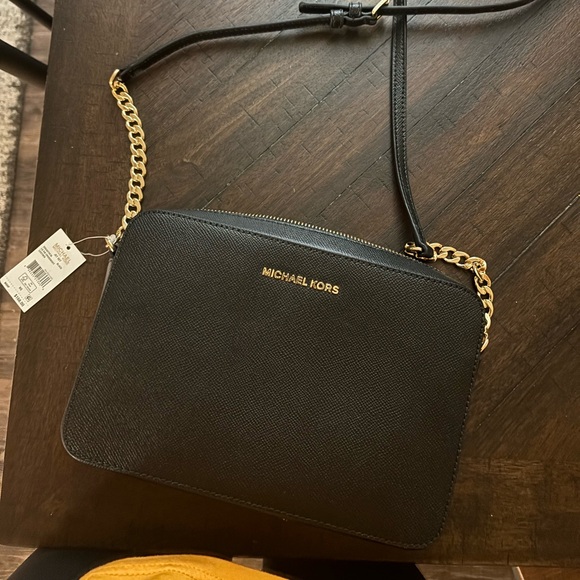 Michael Kors | Bags | Michael Kors Crossbody Black | Poshmark